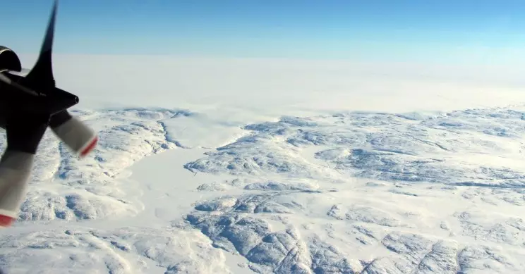 NASA, internasjonale forskere oppdager massivt krater under isen på Grønland