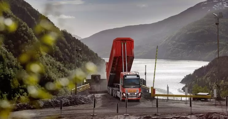 ボルボがノルウェーの石灰岩鉱山に自律輸送ソリューションを提供
