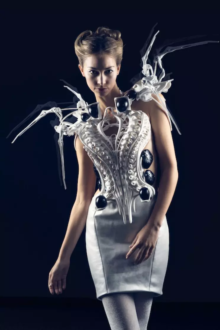 High-Fashion takohet me printimin 3D: 9 fustane të printuara 3D për të ardhmen