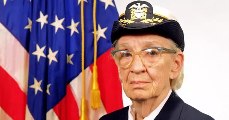 Grace Hopper သည် သတင်းအချက်အလတ်ခေတ်အတွက် ဖောင်ဒေးရှင်းကို မည်သို့ချခဲ့သနည်း။