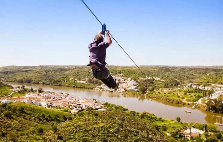 Zip jalan anda antara Portugal dan Sepanyol pada Talian Zip Antarabangsa