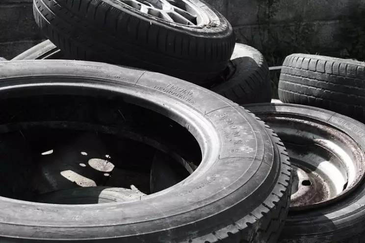 การค้นพบทางวิทยาศาสตร์โดยบังเอิญ https://inteng-storage.s3.amazonaws.com/images/DECEMBER/Charles_Goodyear_tires.jpg