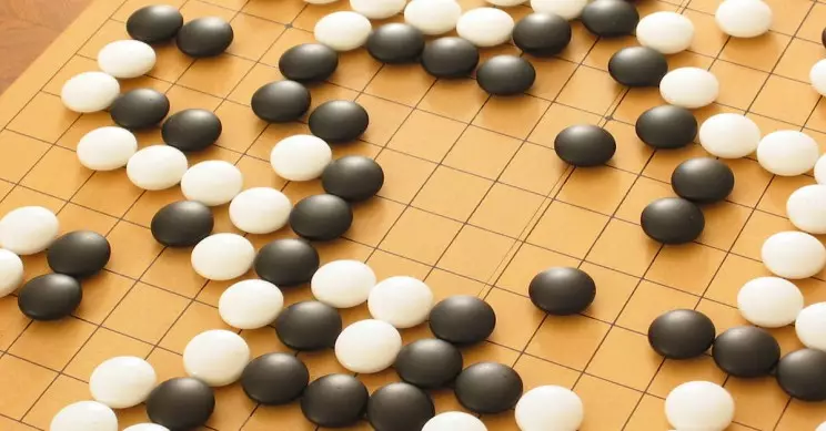 Üheksa-aastasest jaapanlannast saab maailma noorim professionaalne go-mängija