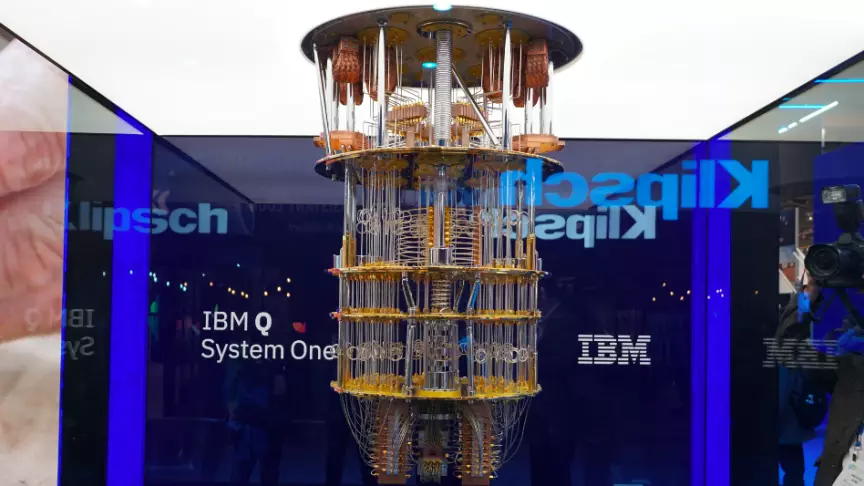 IBM kommersiya məqsədləri üçün ilk inteqrasiya edilmiş kvant hesablama sistemini təqdim edir