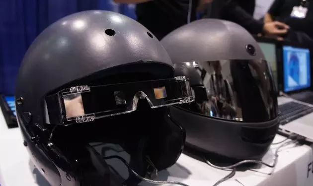 Helm pinter GUARDIAN nawakake safety lan fungsionalitas ekstra kanggo nunggang motor