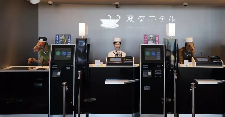 Japannese hotel brand robotpersoneel af nadat hulle menslike personeel en gaste irriteer