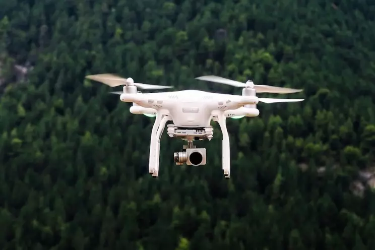 Problematyczne bezzałogowe statki powietrzne: oto niektóre ze sposobów, w jakie ludzie nadużywają dronów