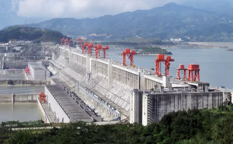 13 feite oor die omstrede massiewe Chinese dam wat die aarde se rotasie vertraag het