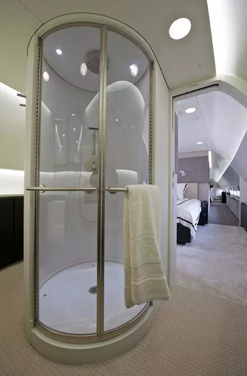 boeing jet shower