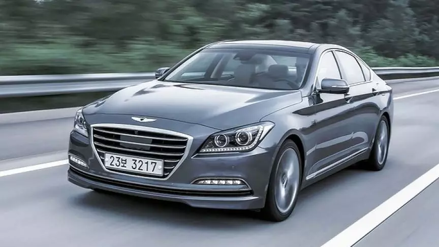 Hyundai Genesis anyar ngalahake kamera kacepetan kanthi otomatis kalem