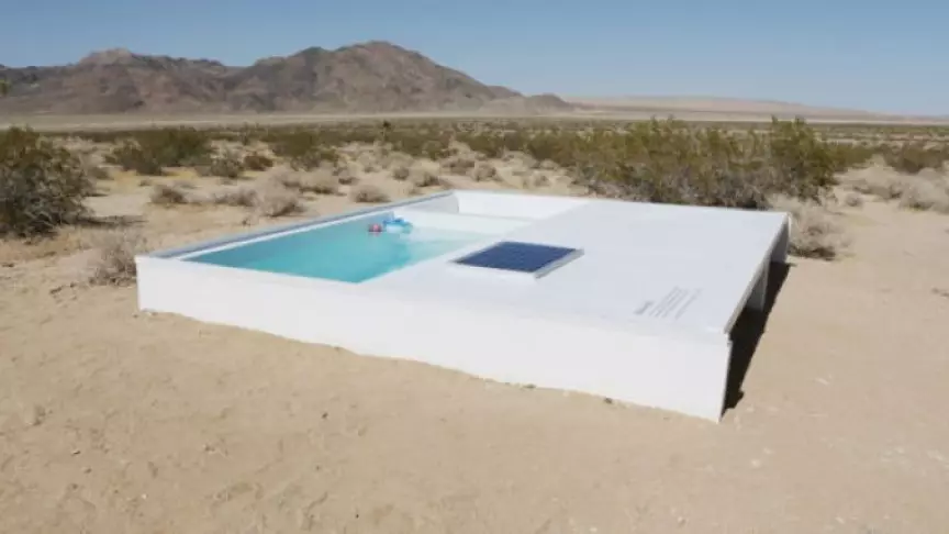 La piscina nascosta nel deserto del Mojave è gratuita, ma riesci a trovarla?