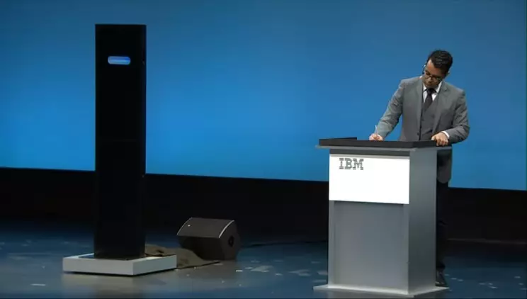 L'oponent humà va vèncer la intel·ligència artificial d'IBM en el debat, l'IA mostra una promesa