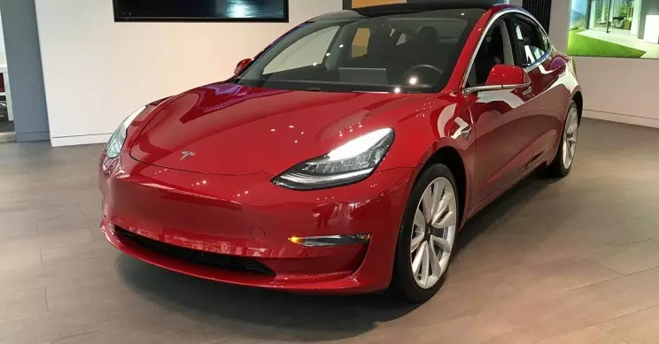 Tesla opuszcza Standard-Option Model 3 ze strony internetowej