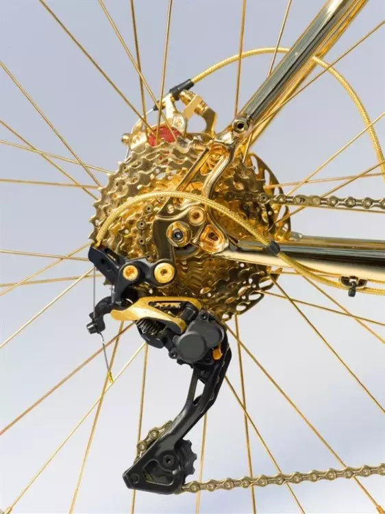 rodando en oro-us1000000-24k-gold-extreme-mountain-bike_2