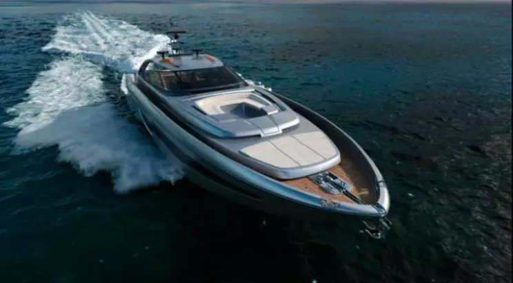 Riva 88 Florida предлага кабриолет до купе в яхта