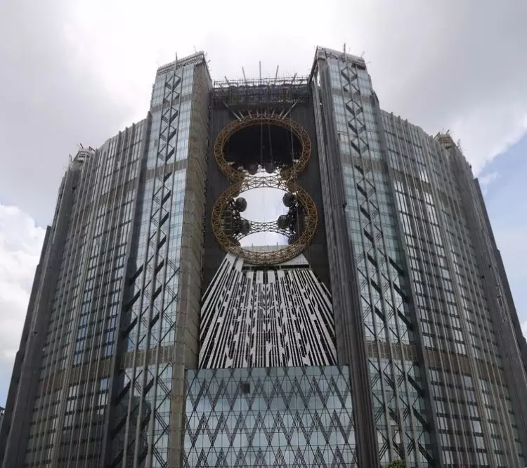 studio-city-macau-golden-reel-figure-ocho-ferris-wheel-3