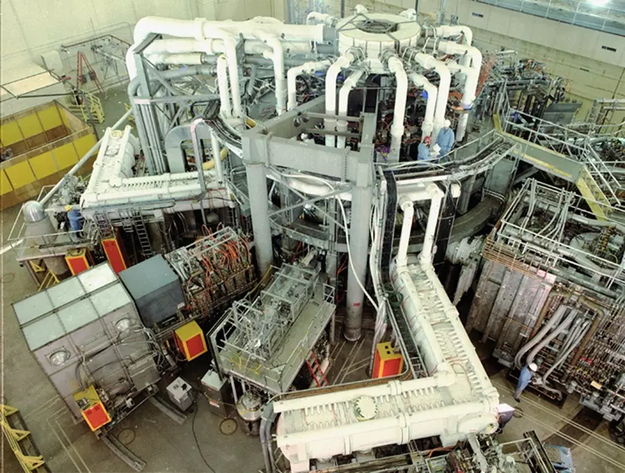 lò phản ứng tokamak