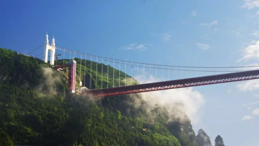 Ang Insanely High Suspension Bridge sa China