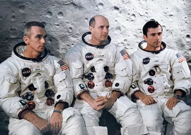 Apollo 10 geimfarar heyrðu tónlist yst á tunglinu