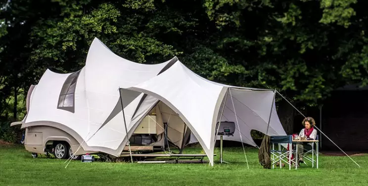 13 nenavadnih šotorov, ki vam ne grejo samo na prostem
