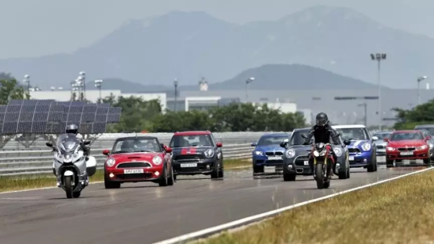 Koreyanın İncheon şəhərindəki BMW Driving Center sürücülük testləri üçün ən mükəmməl yerdir