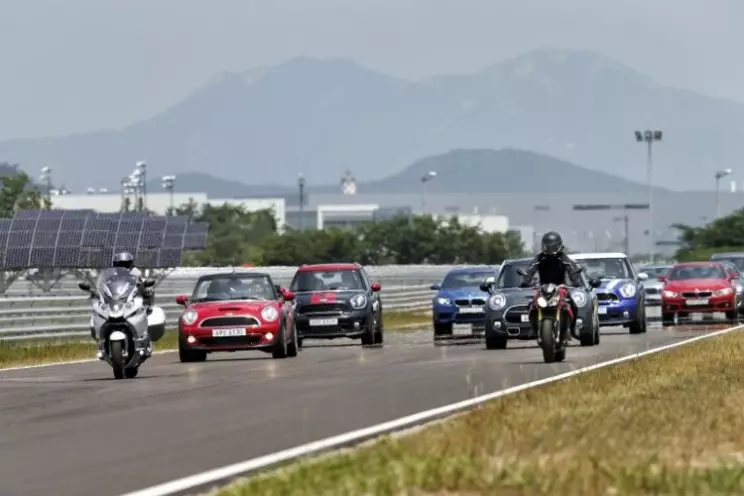 BMW Driving Center në Incheon, Koreja e Jugut, është më i fundit për testet e drejtimit