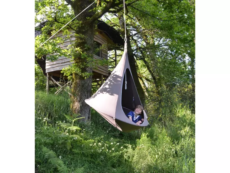 tente suspendue cabane dans les arbres