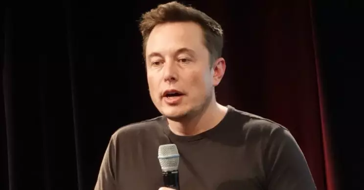 SEC Wëllt Elon Musk Halt a Veruechtung fir Tweet