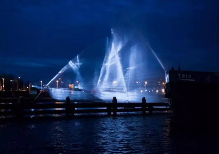 Besøkende på Amsterdam Light Festival ble behandlet med grafikk fra spøkelsesskip