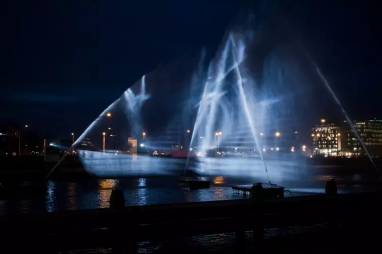 Visual-skin-Ghost-ship-amsterdam-light-festivaali-7