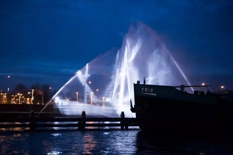 visual-ngozi-ghost-ship-amsterdam-light-festival-5