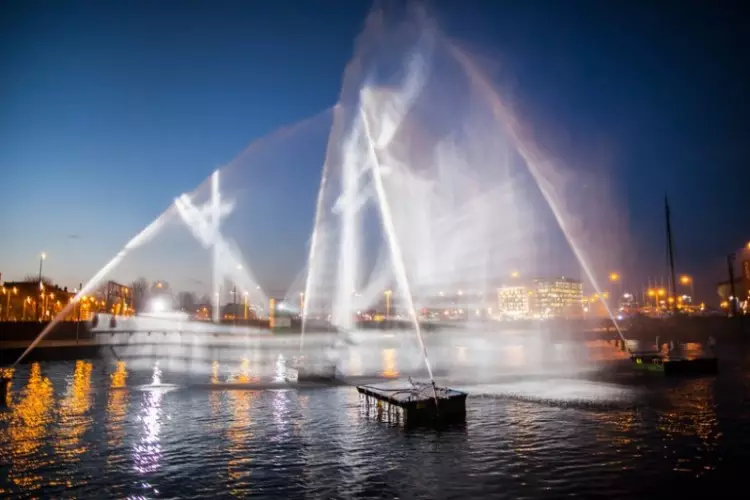 Visual-skin-Ghost-ship-amsterdam-light-festival-1