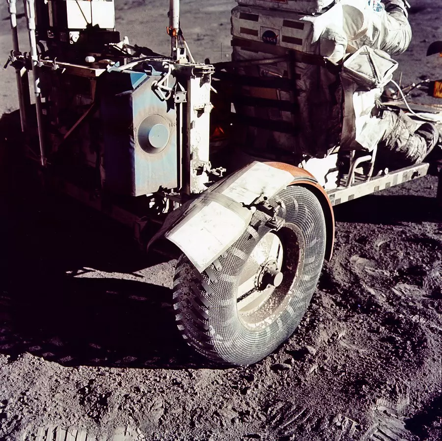 ducttape_apollo17_big