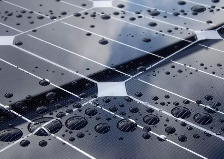 Solceller, der kunne generere energi fra regn
