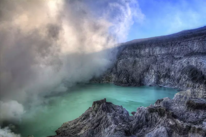 O mistério da lava azul e o vulcão Kawah Ijen