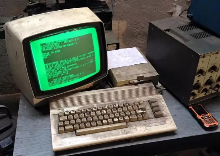 Компютери Commodore C64C пас аз 25 сол то ҳол дар истифода аст