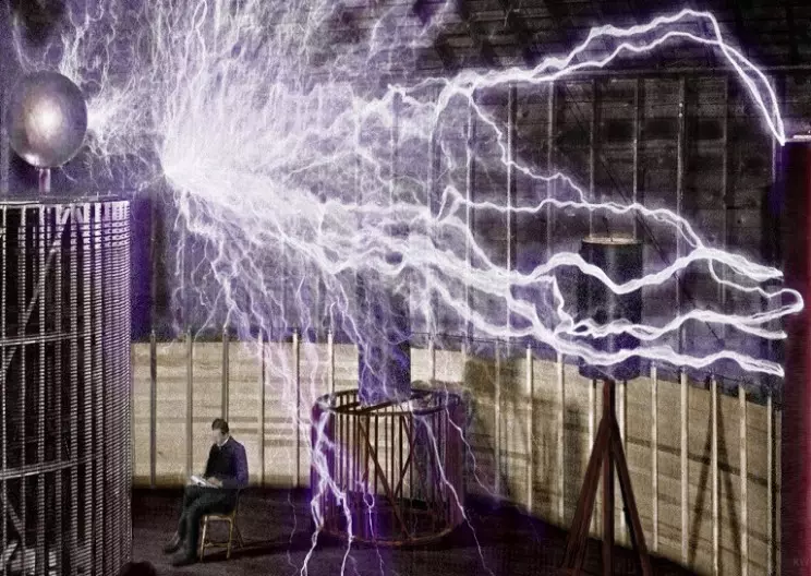 Tesla Coil: Cawan Suci Transmisi Listrik