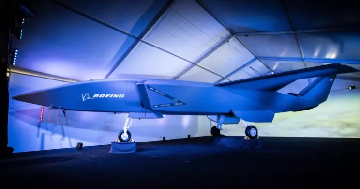 Boeing revela aeronave a jato autônoma para uso em combate