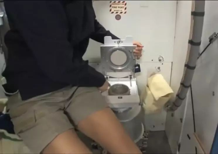 NASA Beere Agbaye 'Kini O yẹ A Ṣe Pẹlu Poop Astronaut?'