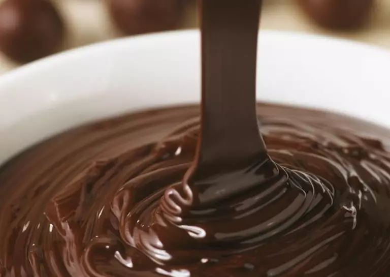 prelijevanje čokolade