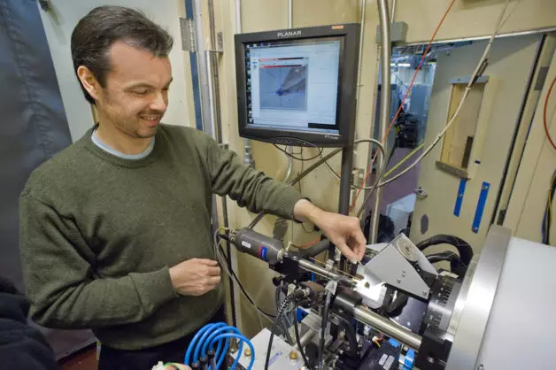 ALS beamline 11.3.1 kristalografi kimia molekular leutik 01-05- Simon Teat 06 - Simon Teat,Jason Knight, jeung Christine Beavers 07,08 - Christine Beavers 09-11 - Simon Teat jeung Jason Knight