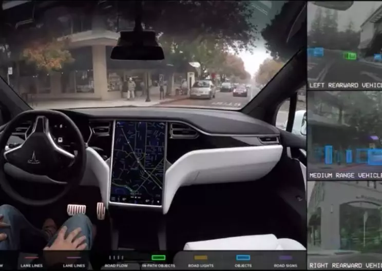 Matamata i Mea e Va'aia e Tesla Autopilot A'o Avetaavale