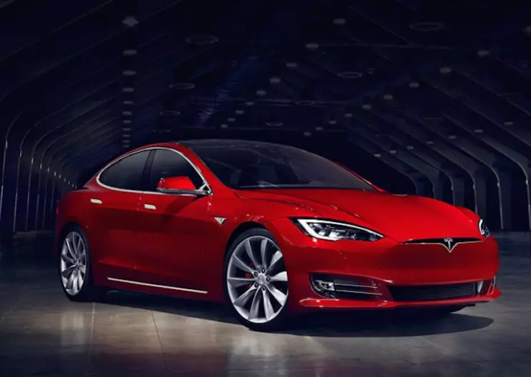 Tesla bat le record d'accélération des voitures de production