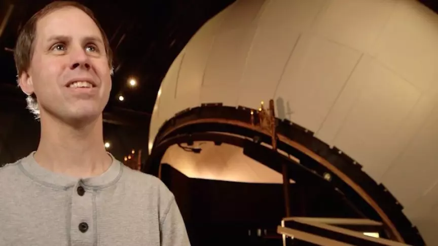 Čovjek gradi najveći mehanički planetarijum na svijetu u svom dvorištu