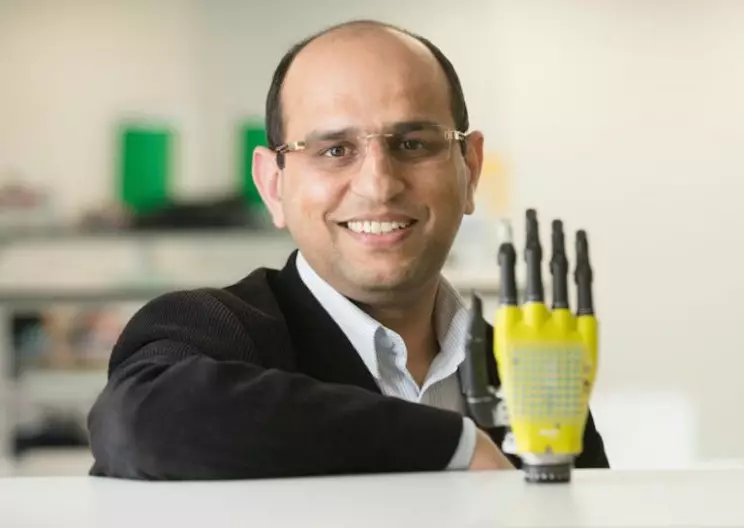 L'e-Skin amb energia solar podria portar les pròtesis al següent nivell