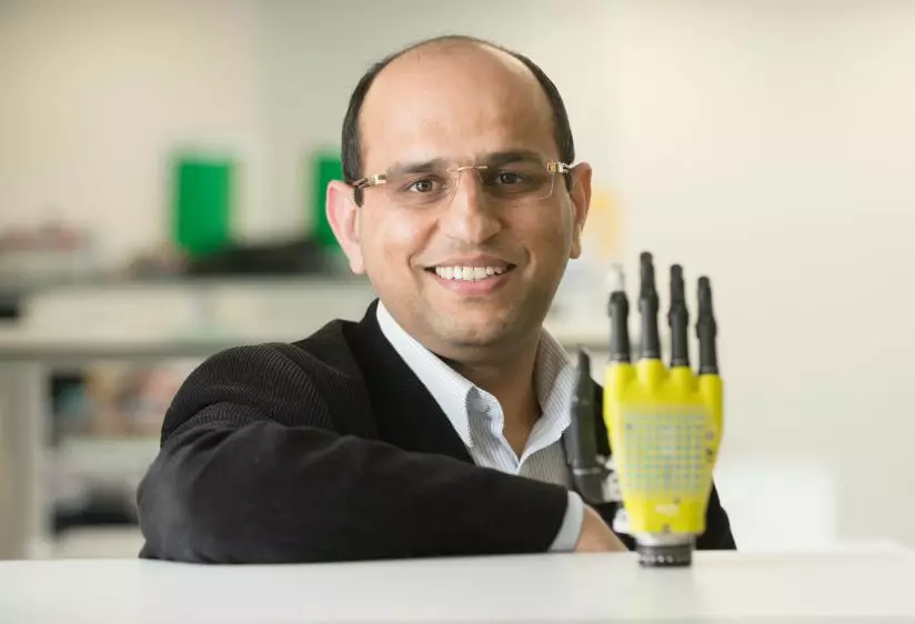La piel electrónica con energía solar podría llevar las prótesis al siguiente nivel