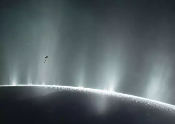 NASA Mengumumkan Kehidupan Alien Bisa Ada di Icy Moon Enceladus