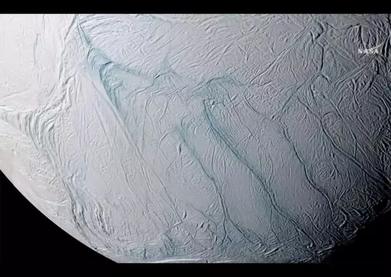 NASA Mengumumkan Kehidupan Alien Bisa Ada di Icy Moon Enceladus