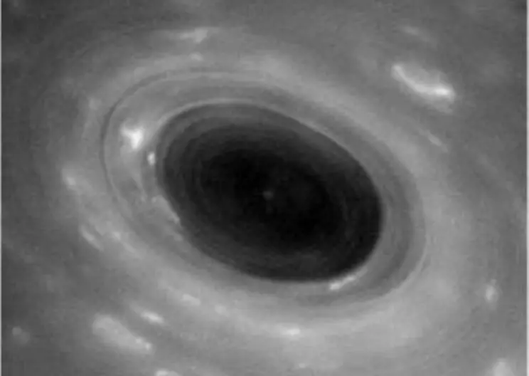 Cassini Spacecraft Mizara sary Mahatalanjona avy ao anatin'ny Saturn's Rings
