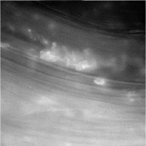 La nau espacial Cassini comparteix imatges impressionants de l'interior dels anells de Saturn